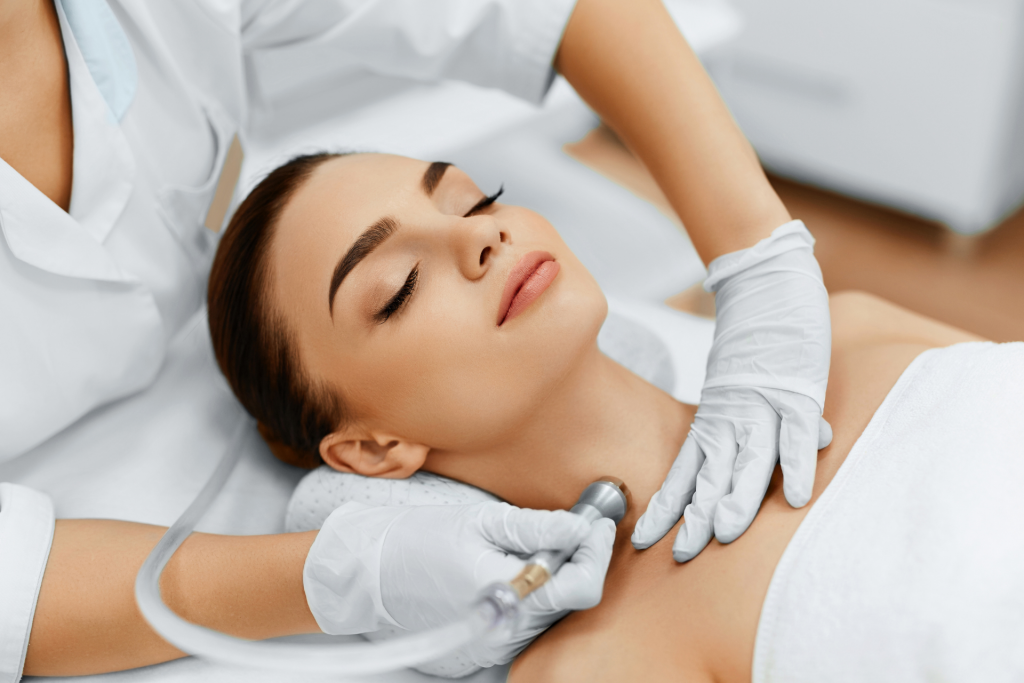 Tipos de peeling para mejorar el aspecto de tu piel - Clínica Bajo